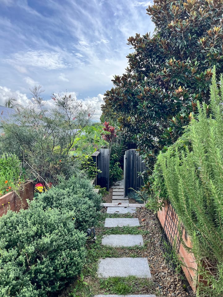 Pets Ok-  Spacious Modern Studio In Heritage Town - Bangalow