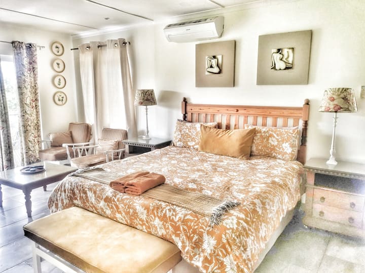 Flamingo. Direct Room Access. Near Coast. Aircon. - Durban North