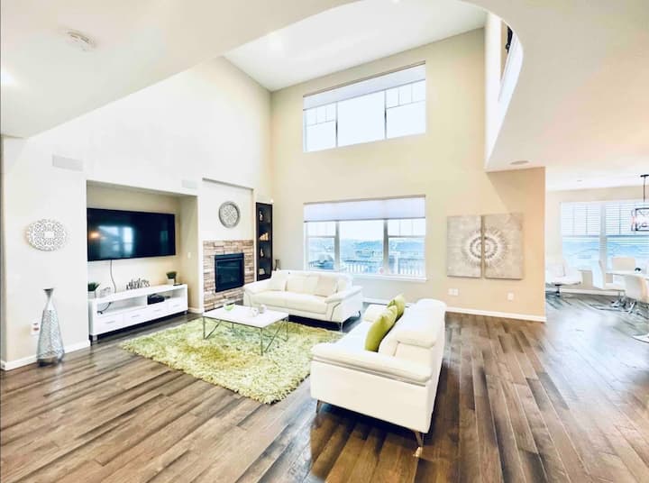 Luxury Amazing Mountain Retreat | 5br Modern Home - Arvada, CO