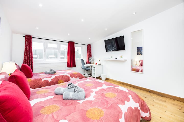 West Kensington 2br | Sleeps 7 | Steps To Tube - London