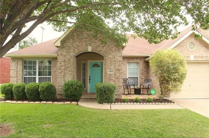 Beach Vibes, Hill Country Skies - Family Getaway - Cedar Park, TX