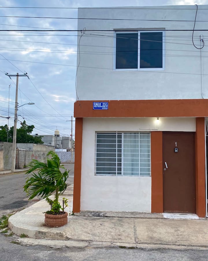 Casa Pequeña En La Ciudad De La Paz (Mérida, Yuc.) - Mérida