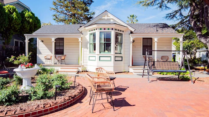 Quaint 2 Br Cottage Near Main Beach - Sleeps 11 - Santa Cruz, CA