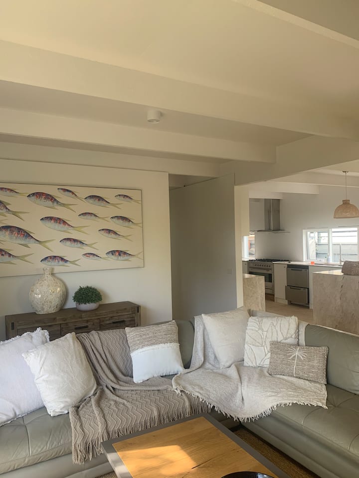 The Growling 🐸 Frog On The Mornington Peninsula - Shire of Mornington Peninsula