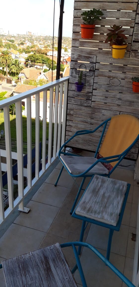 Studio apartment with balcony 1 and 1/2 block from the beach - Flats ...