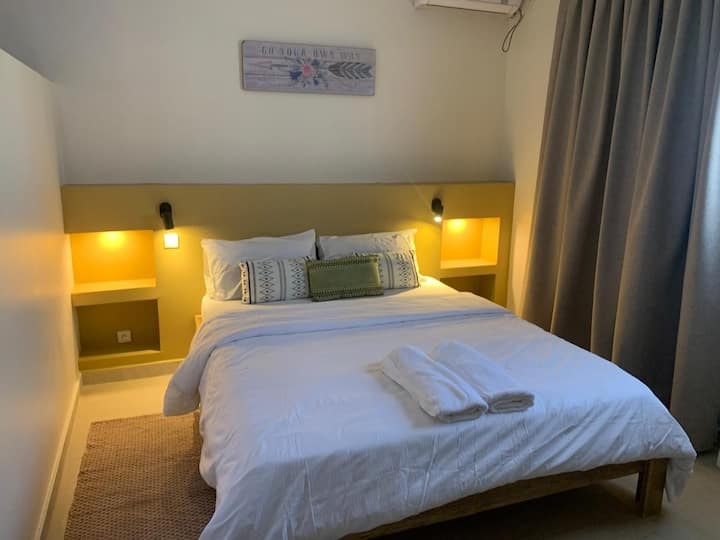 Clean Cozy Studio In Safe Accessible Neighborhood - Dakar