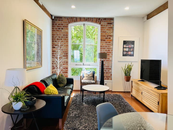 Stylish Apartment In Historic Edwardian Building. - Christchurch