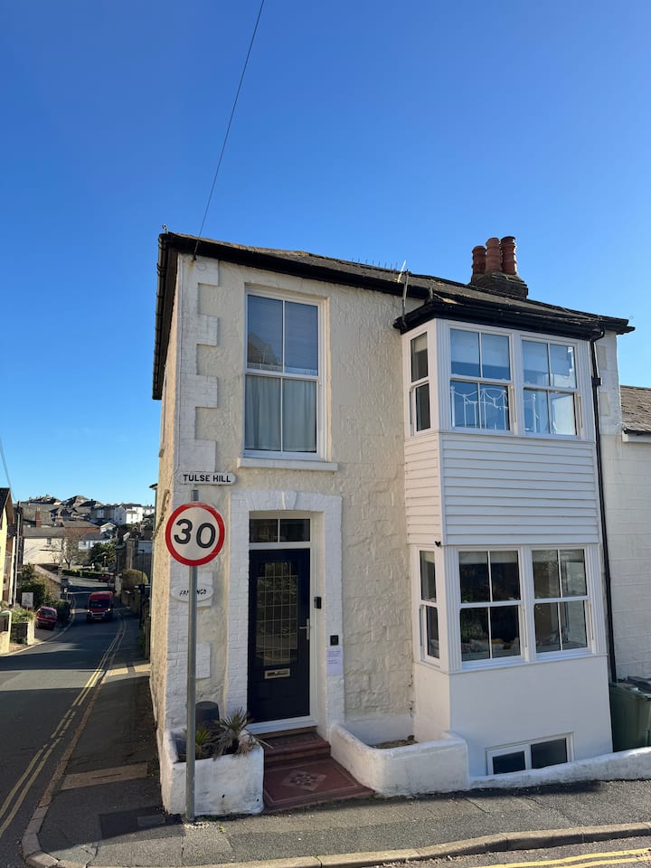 *Fandango* Large 3 Bedroom Character Home, Ventnor - Isle of Wight