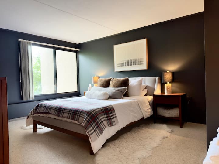 Cozy Vt Getaway, Heated Pool, 3mi Stowe Mtn, Wifi - Stowe, VT