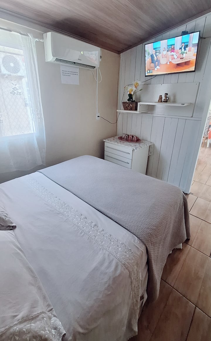 Kitnet K1 C/ 2 Quartos/ Smart Tv / Ar Cond / Wifi - Torres