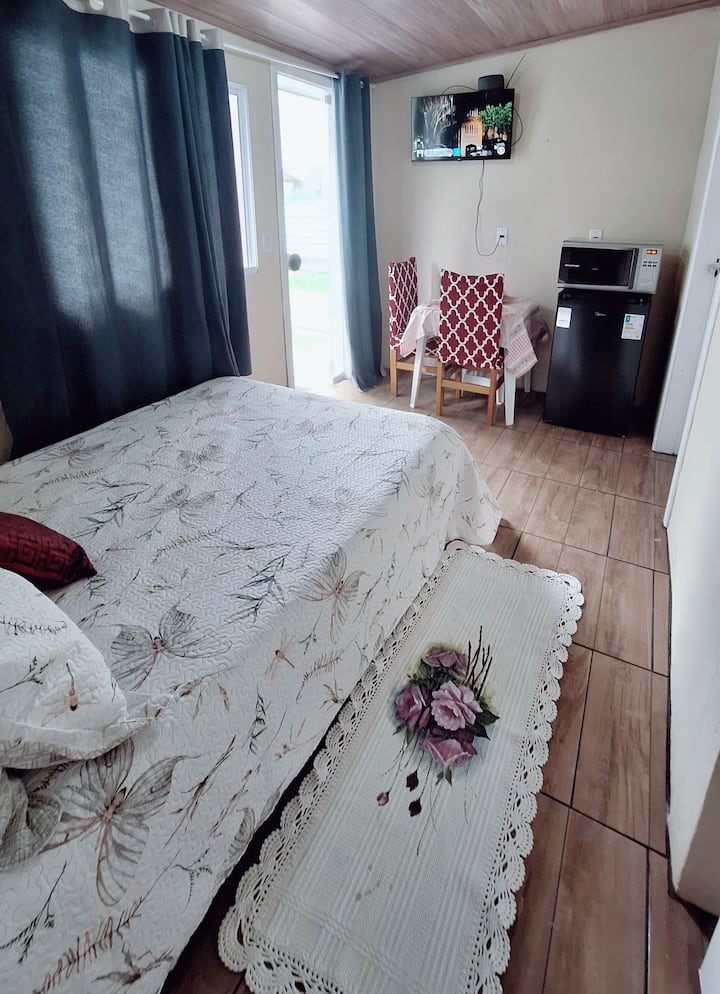 Kitnet K1 C/ 2 Quartos/ Smart Tv / Ar Cond / Wifi - Torres