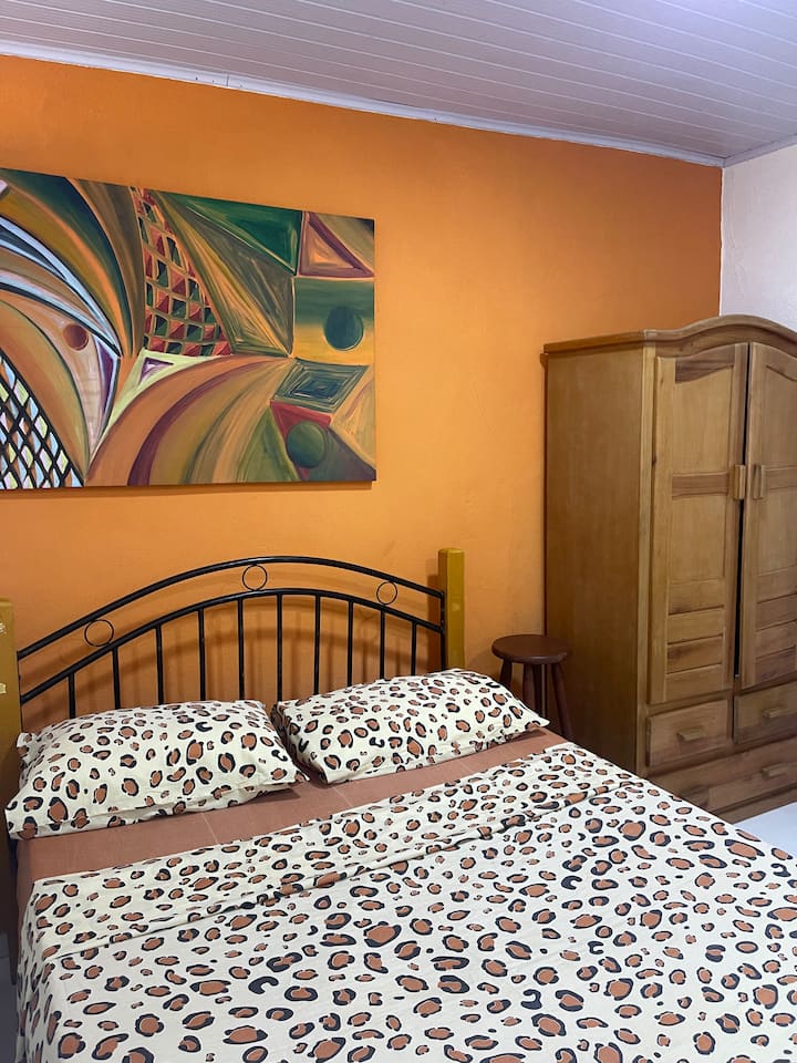 Espaço Inteiro: Quitinete Em Vila Do Abraão - Ilha Grande