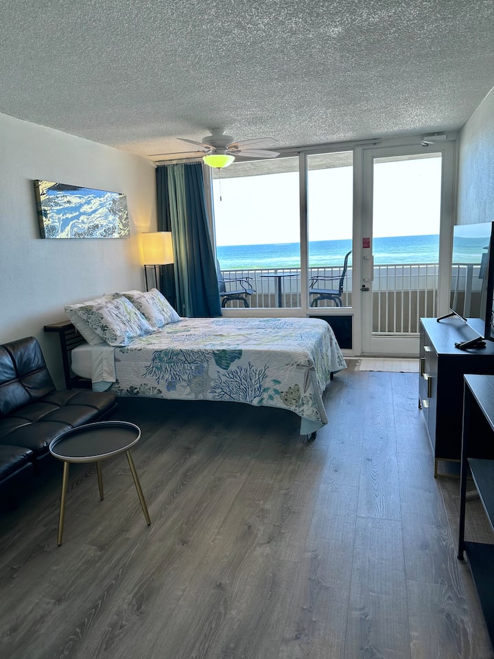 • Cozy Beachfront Studio Just Steps To The Sand! - Ponce Inlet, FL