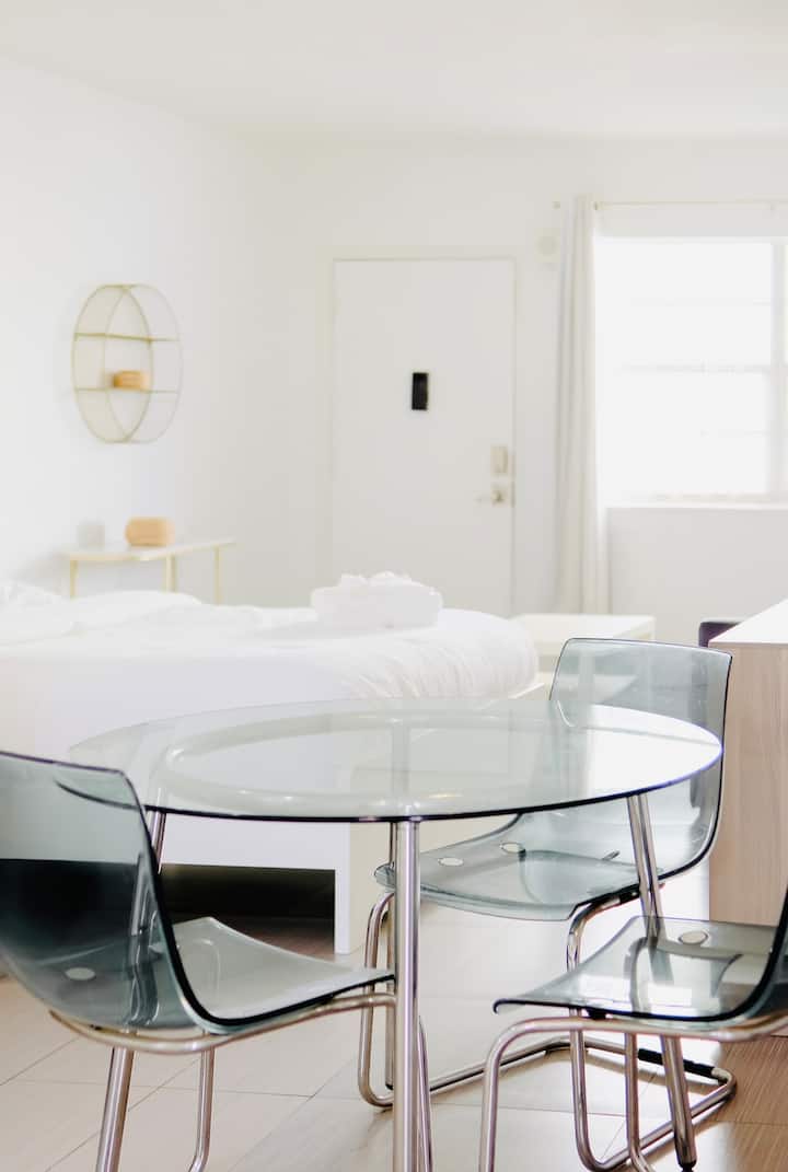 Relaxing Studio Just Steps From The Beach. - South Beach, FL