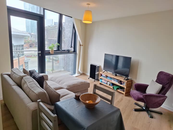 Canal-side, 1 Bedroom City-centre Flat + Parking - Manchester