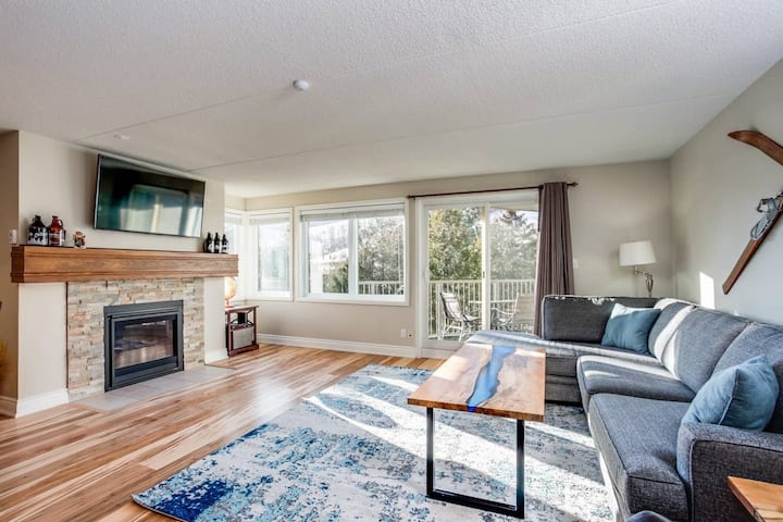 Cozy Blue Mountain Chalet Condo - The Blue Mountains