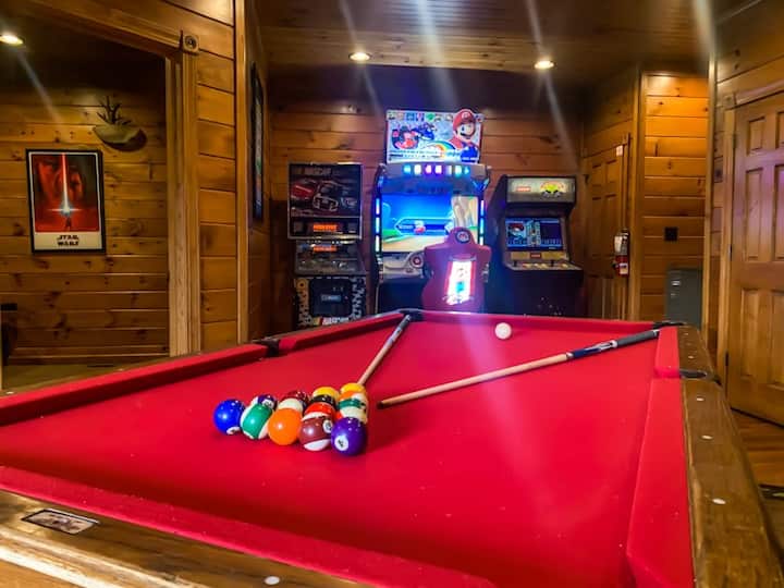 Free Tickets Great View Hottub Fireplace Juke Box - Gatlinburg, TN