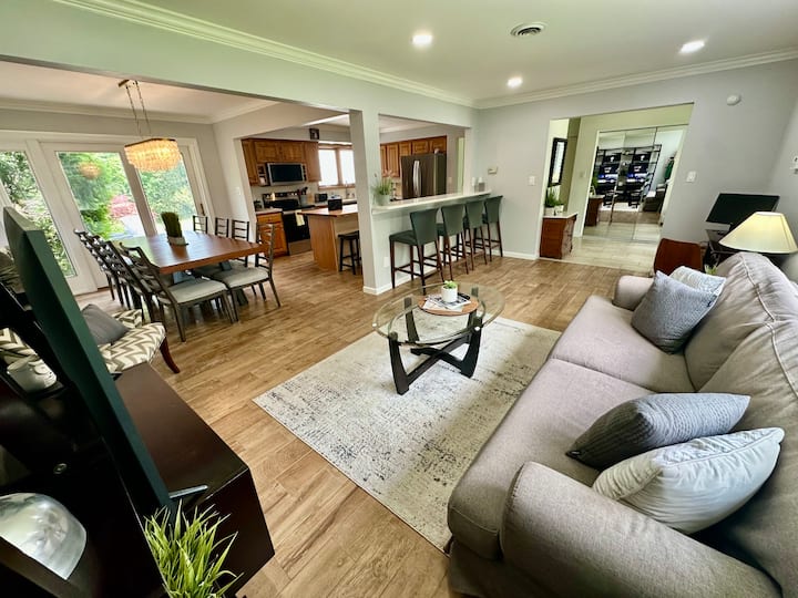 Somerset Escape
5br/2.5ba - Rochester University, Rochester Hills