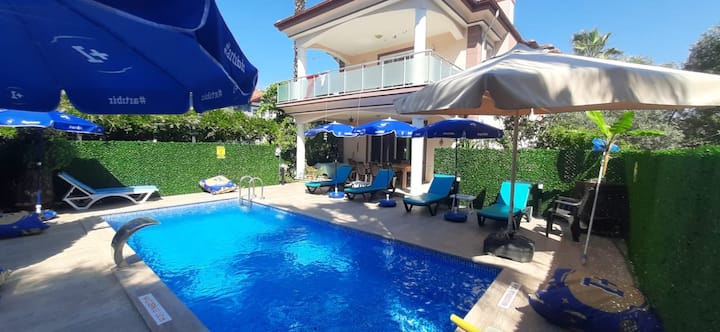 Yüzme Havuzlu Bahçeli Müstakil Lüx Villa - Кёйджегиз