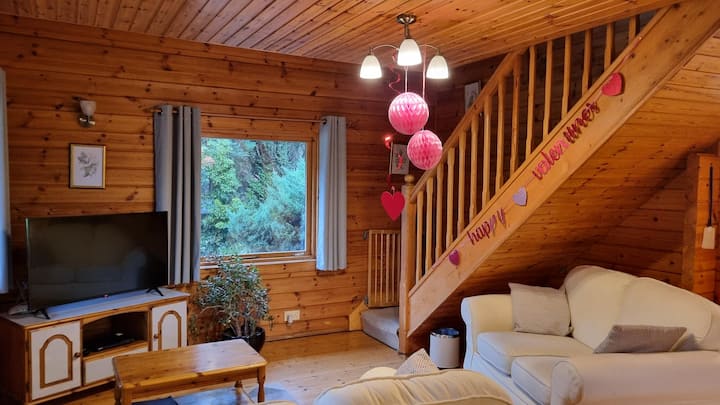 Countryside Lodge With Hot Tub & Large Garden - Wales