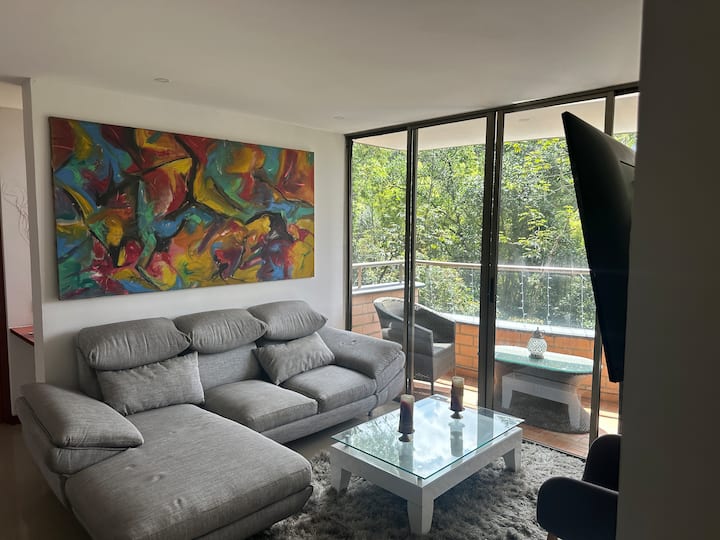 Lindo Y Confortable Apartamento Amoblado Súperior. - Medellín