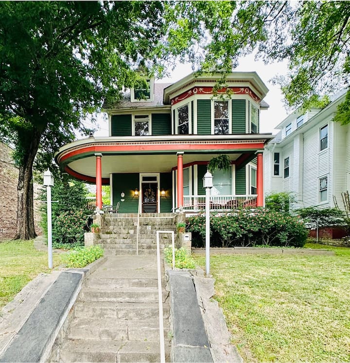 Gorgeous Victorian Home *Location* - Hot Springs, AR