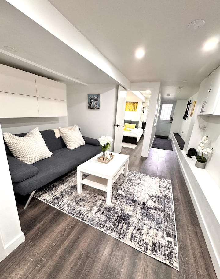 Stylish 1br In Trendy Junction-near Shops & Cafés - Toronto