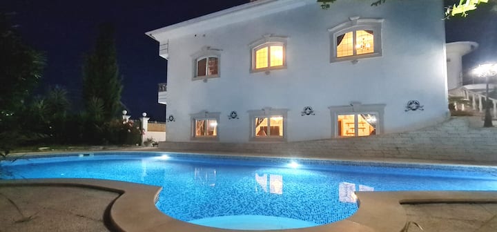 9 Rooms Residence At Luxury Villa (20 Guests) - Batalha
