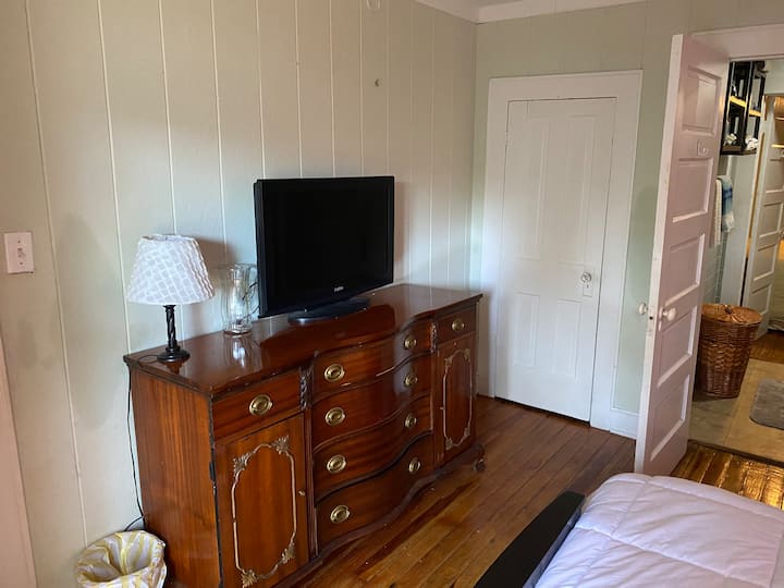 The Cottage Inn - Giraffe Ranch, Dade City