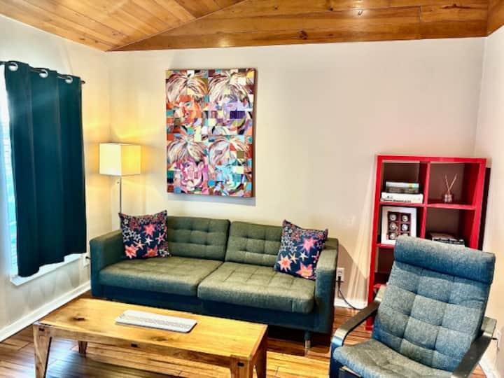 Eastside Oasis | By Train & Downtown | Fenced Yard - Austin, TX