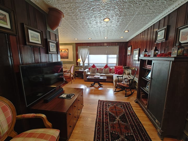 Sleeps 10 - Barn Door Cottage - 1 Night Stays - New Hope, PA