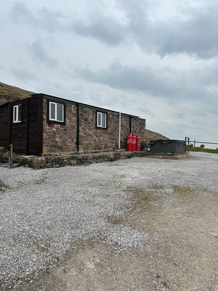Buxton Converted Container Cabin - 벅스턴
