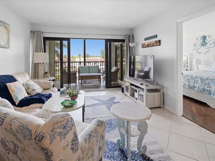 Waterfront 1br Marco Island Condo-an-d403 - Marco Island, FL