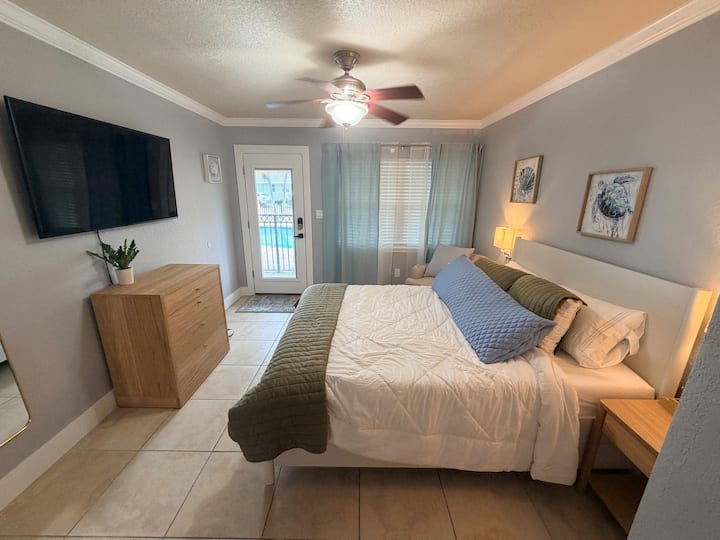 Beach Studio 8 - Redington Beach, FL