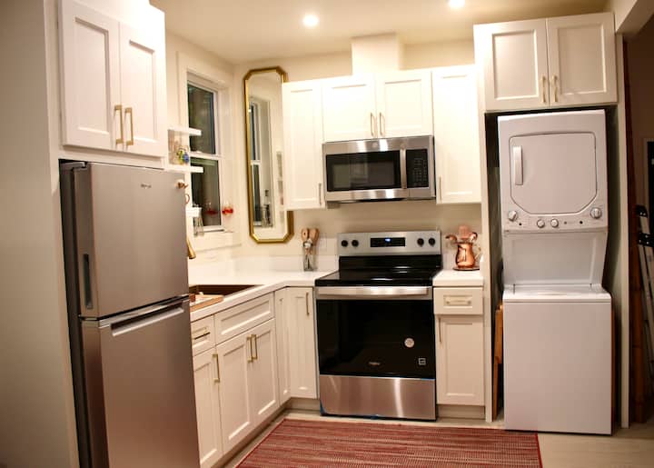San Rafael Studio, Full Bath/kitchen, Own Entrance - San Rafael, CA