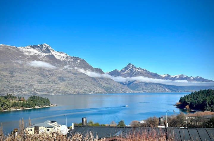 "In Town Views" Modern, Centrally Located+views! - Queenstown