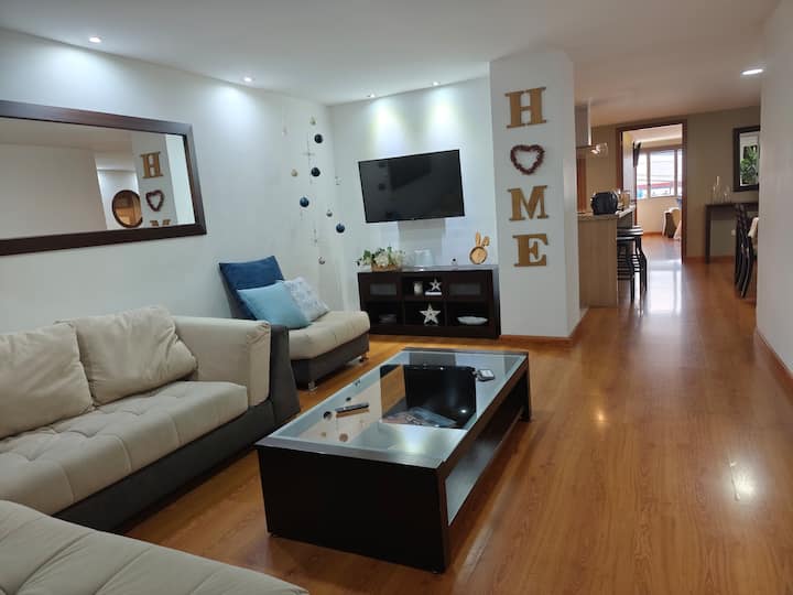 Amplio Departamento En Zona Residencial - Cuenca