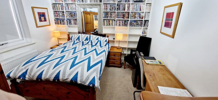 Pine Room. Homely & Spatious, Free Wi-fi, - Chelmsford