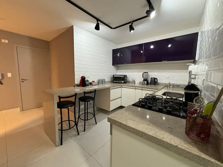 Ap. Clean Moema, 3 Quartos, P/ Família Aceita  Pet - São Paulo