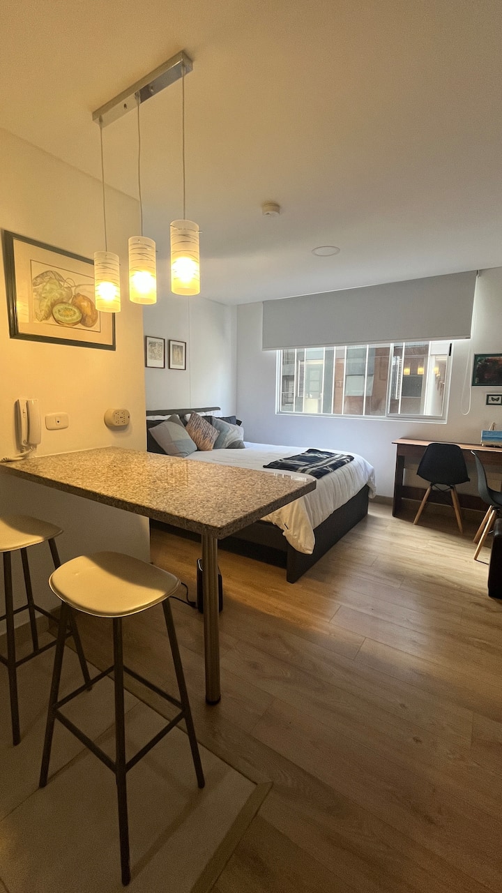 Blanc: Moderno •Cama Queen •Candelaria •Wifi •Gym - Bogota