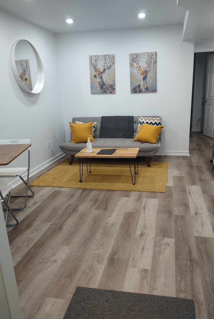 Modern And Quiet One Bedroom Beaches Suite - Toronto