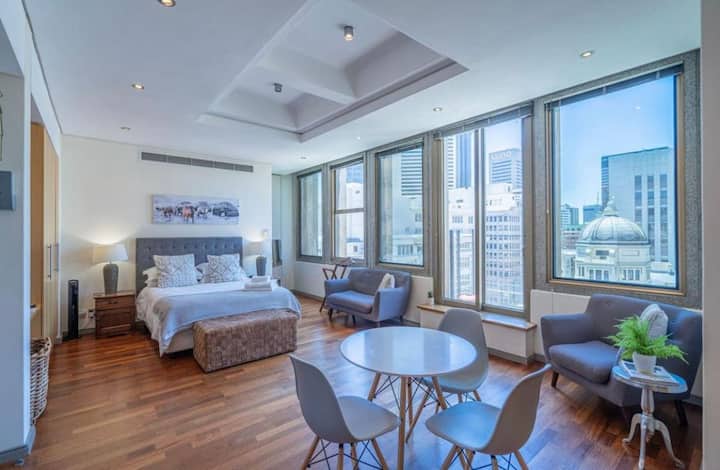 *Executive* *Studio*parking*fastwifi *Pool*gym* - Claremont
