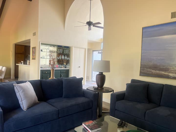 Spacious, Light Filled Condo With Mountain Views - Palm Springs, CA