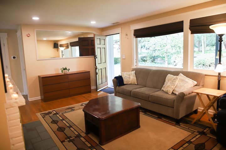 Cozy Home Across From Shoreline Park - Lynnwood, WA