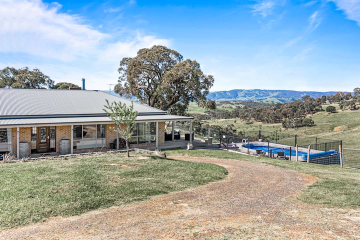 Poloma Farm Stay - Scenic Country Escape - Broadford
