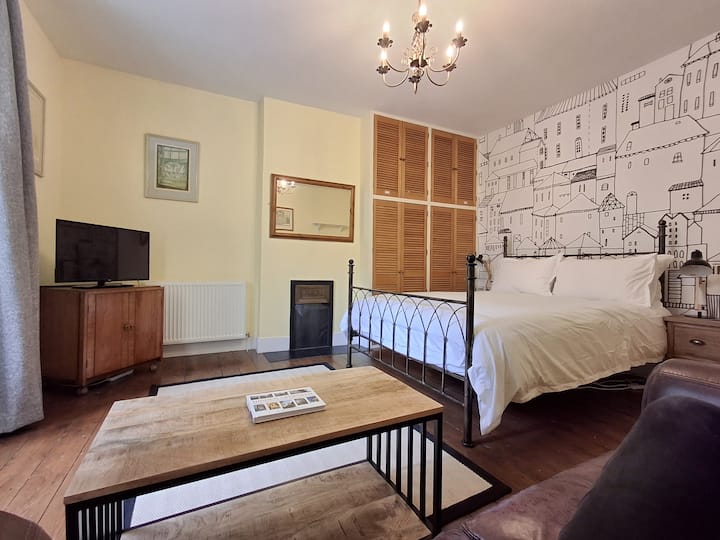 Charming Granite Merchant's House Studio Apartment - Aberdeen
