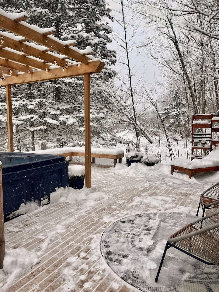 Après Adventure Chalet At The Base Of Poley Mtn. - New Brunswick
