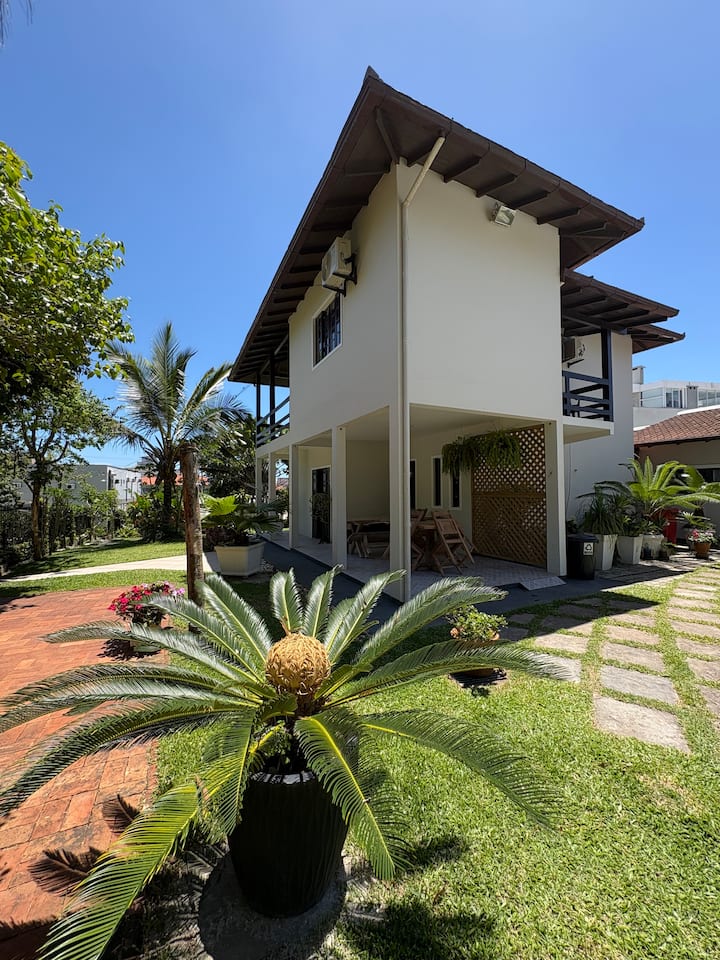 Casa Com Piscina Maravilhosa, 100m Da Praia - Florianópolis