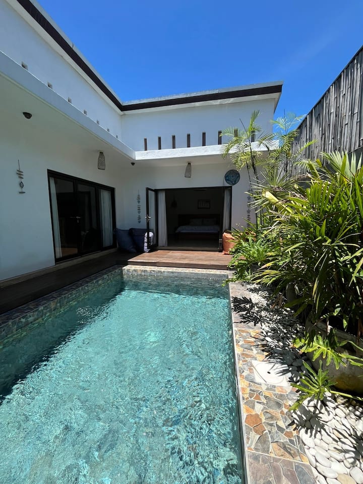 Villa With Pool. Top Location. Walk To The Beach - Bali