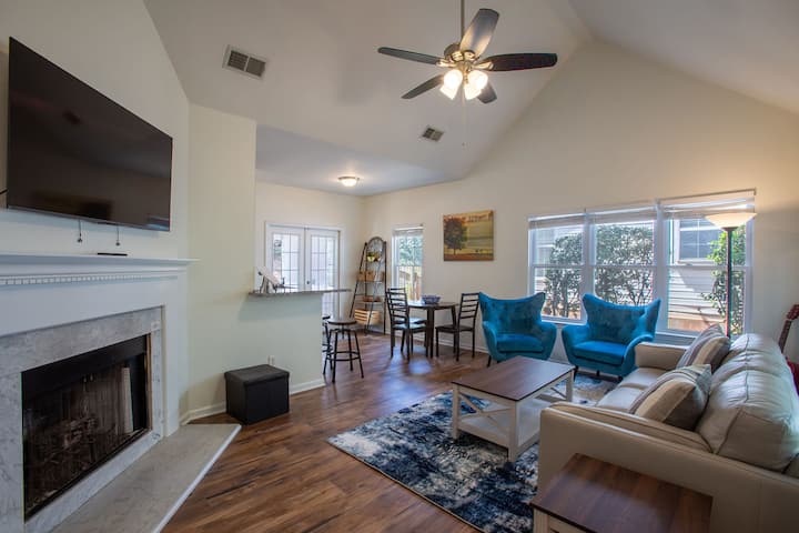 Darling Peachtree Home In A Perfect Location! - Peachtree City, GA